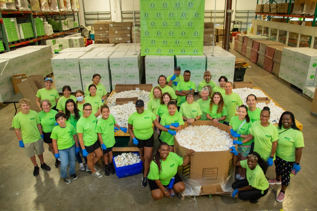 VOLUNTEERS HELP CLEAN THE WORLD - OUConnect